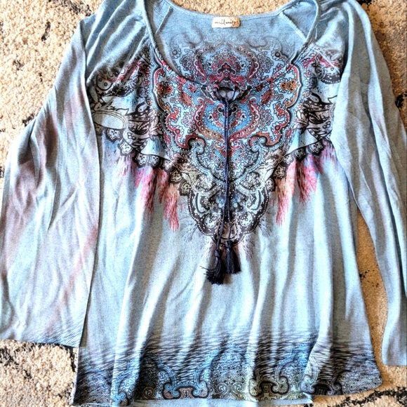 World unity | Tops | Ladies World Unity Top L | Poshmark